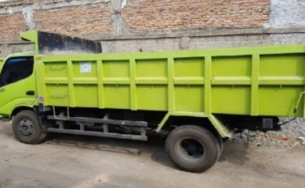 Sewa Dump Truck Jual Pasir Putih Jual Baja Ringan Karang Anyar Hub ...